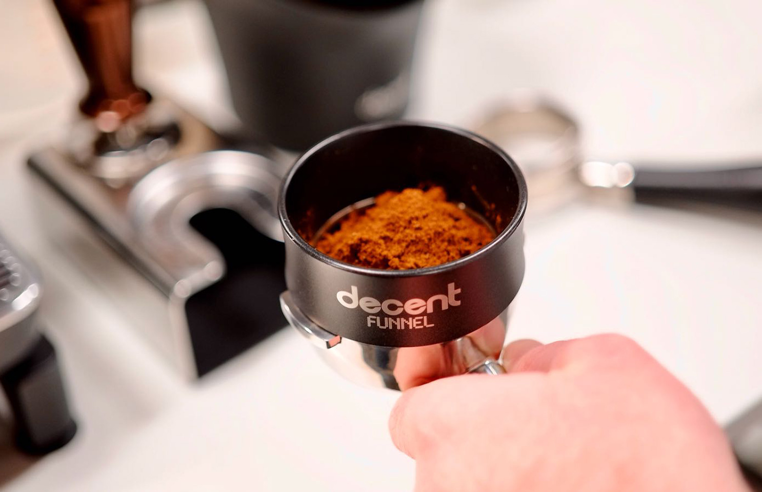 Decent Portafilter funnel: tidy espresso grinding